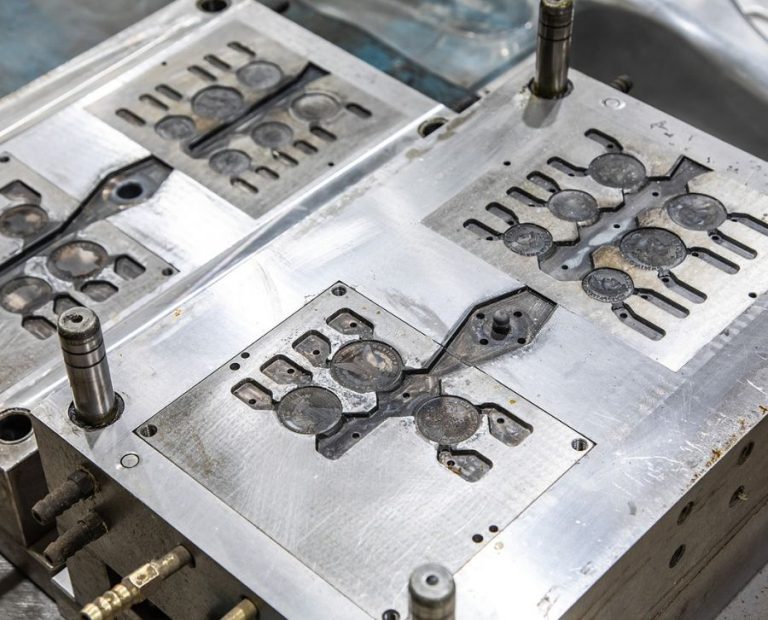 Tipos de moldes y sus usos en la fabricación de juguetes - Atienza y ...